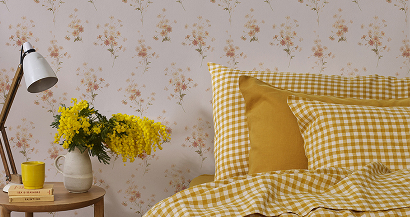 Wallpaper | Piglet in Bed UK