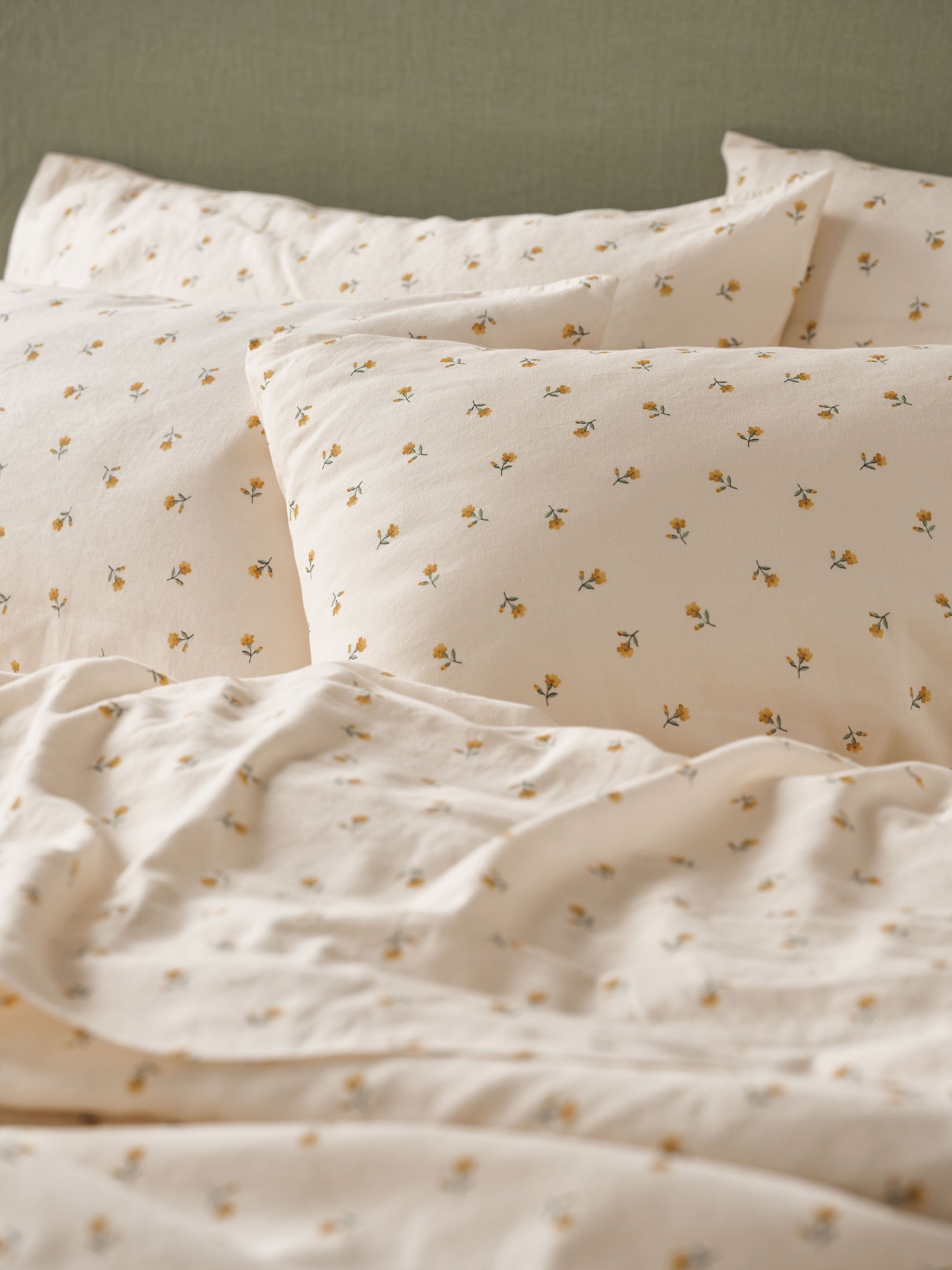 Pearl Posy Bud Linen Blend Fitted Sheet | Piglet in Bed UK